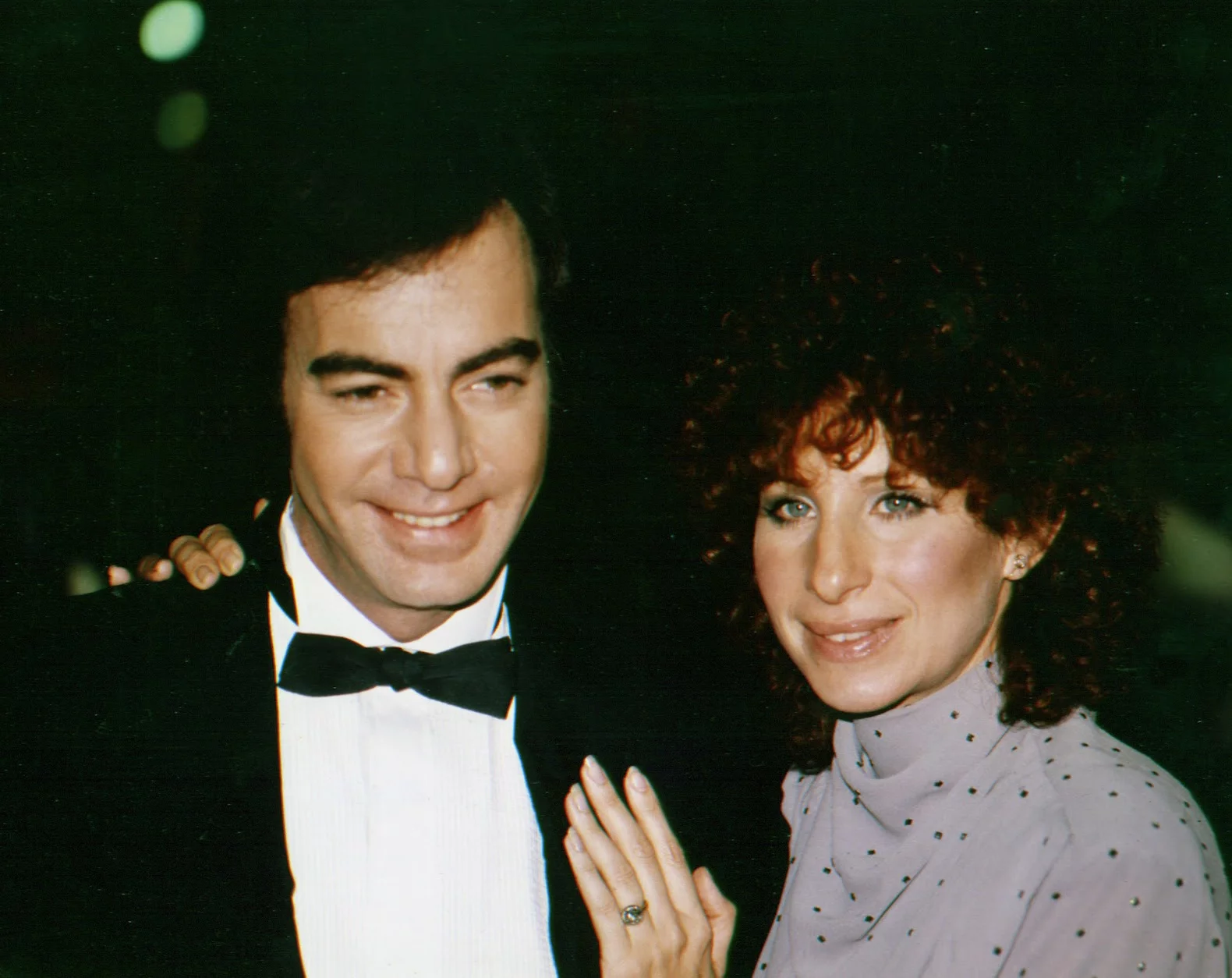 Neil Diamond and Barbra Streisand - You Don't Bring Me Flowers (Live at ...